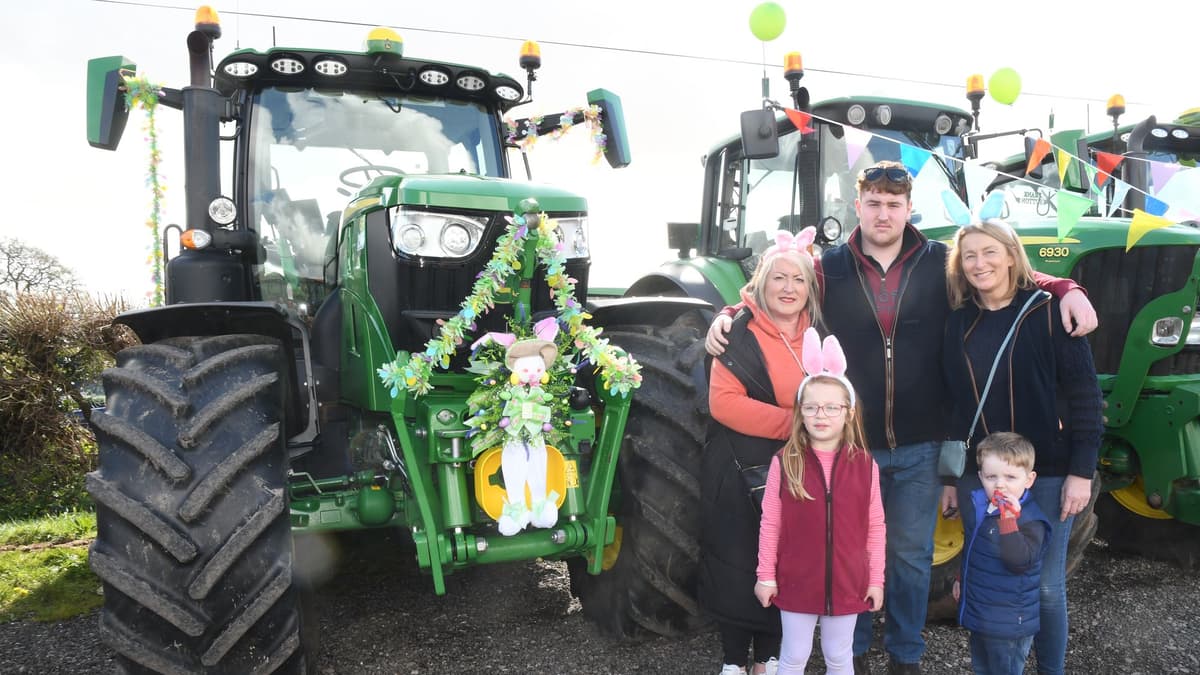 Tractor run pulls in the fans | theforestreview.co.uk