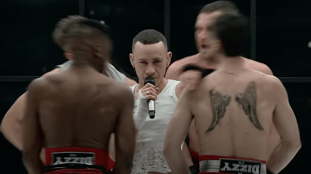 Euro we go as Olly takes to the stage | theforestreview.co.uk